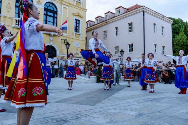 Na Rivi svečano otvoren “Međunarodni festival folklora Split” | 021Portal
